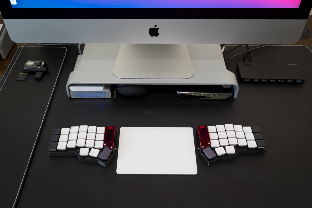 Building a Wireless Split Mechanical Keyboard · Moving Electrons